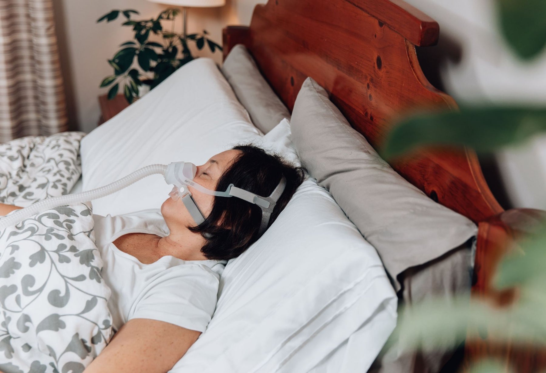 A More Comfortable Alternative to a CPAP Full Face Mask - SomniFix