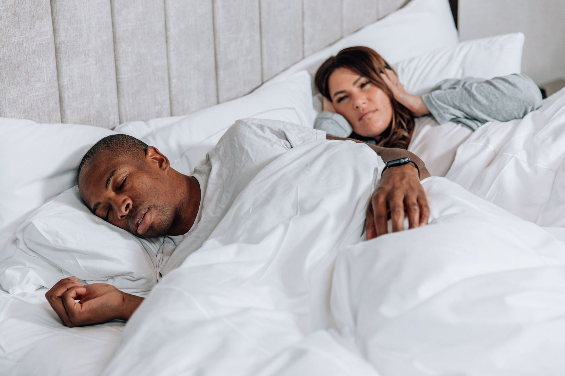 Can't sleep? What to Do if Your Partner Snores - SomniFix